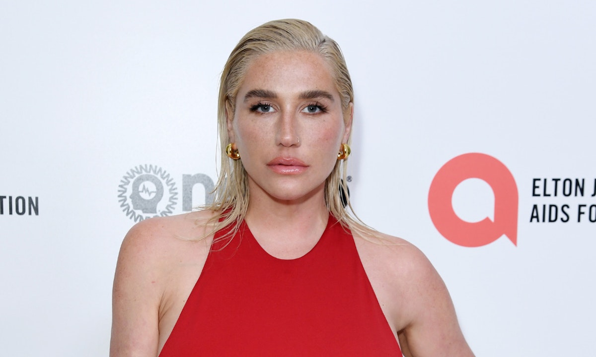 Kesha revela noivado secreto no passado