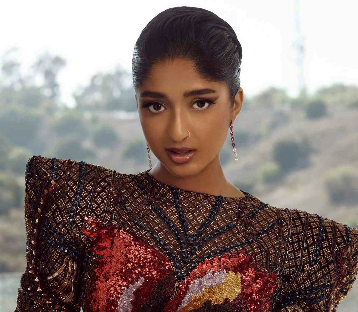 Maitreyi Ramakrishnan em entrevista exclusiva para a L'Officiel