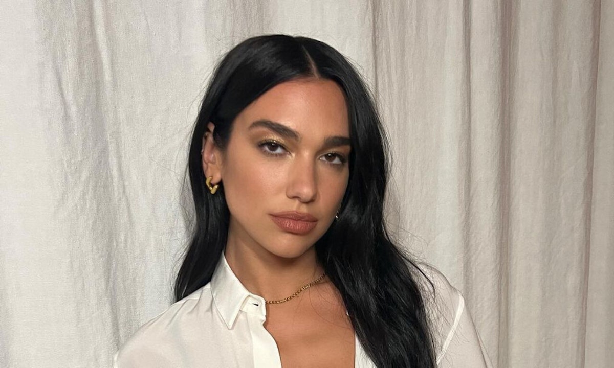 Dua Lipa relembra a infância e sonho de ser uma 'pop star'