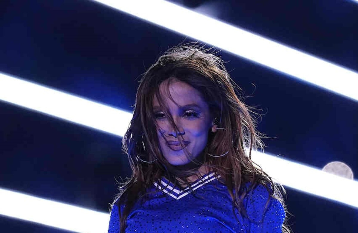 Anitta se apresenta na final da Champions League