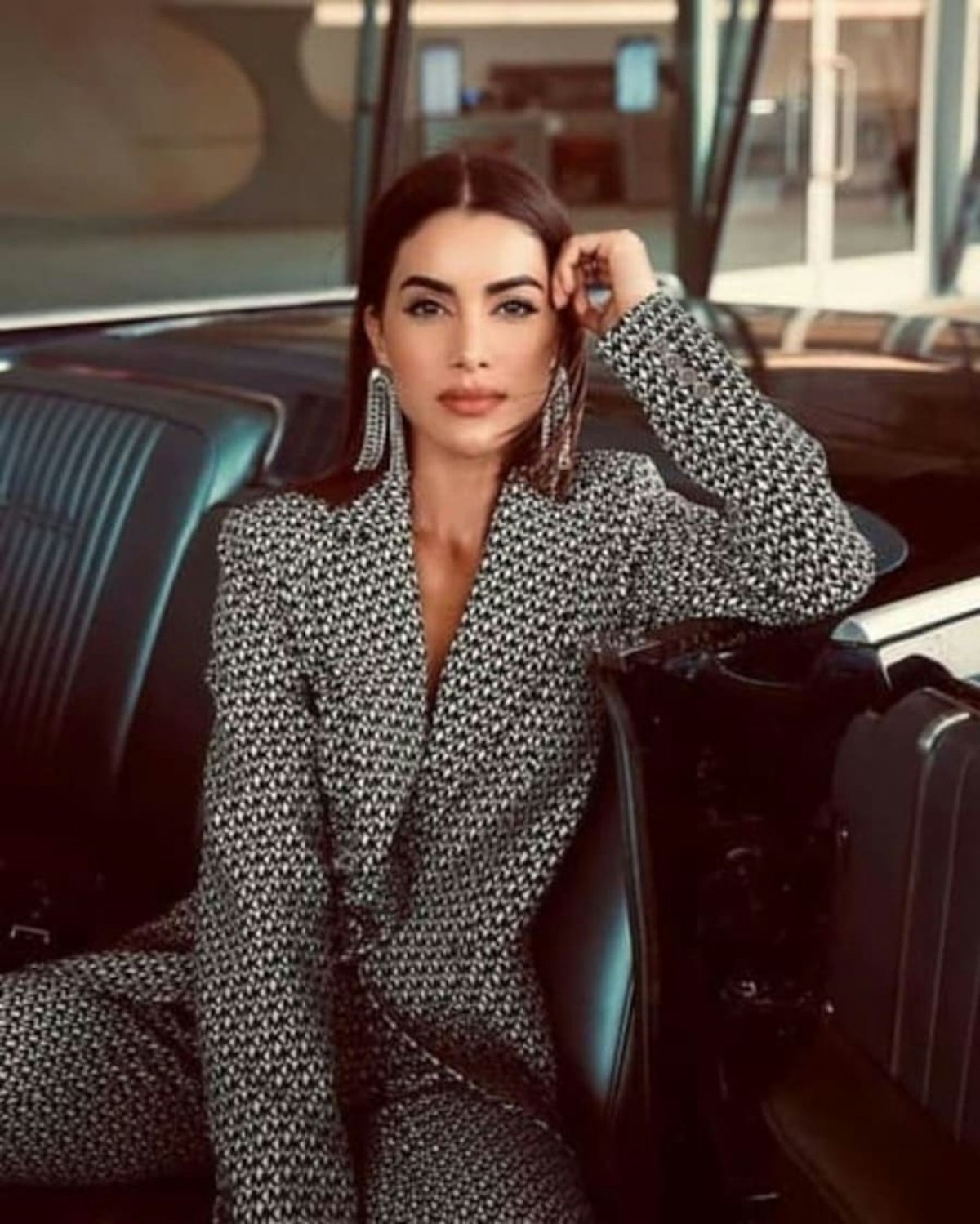 Influencer brasileira Camila Coelho faz revelação surpreendente sobre ...