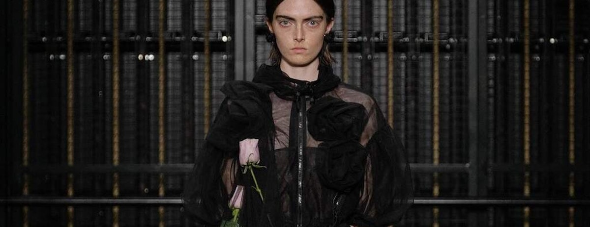 Simone Rocha apresenta coleção de Verão 24