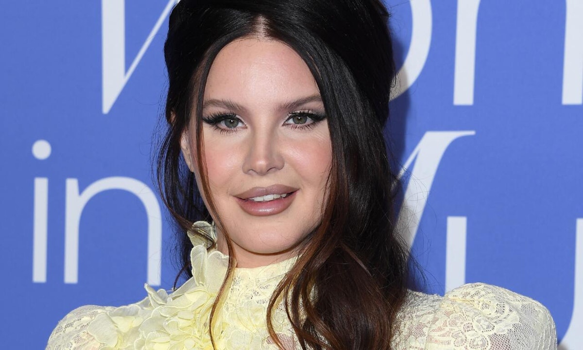 Lana Del Rey revela porque raramente se apresenta na TV