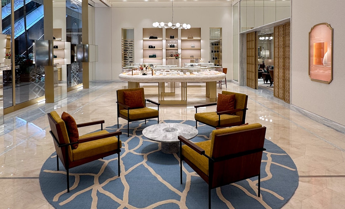 Bulgari inaugura flagship no Brasil com lançamento de coleção