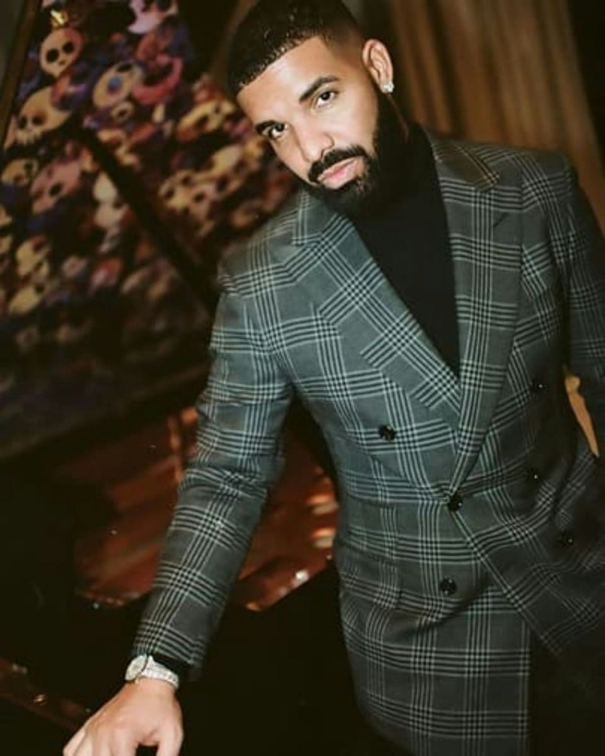 Drake dorme em cama de 2,2 milhões de reais