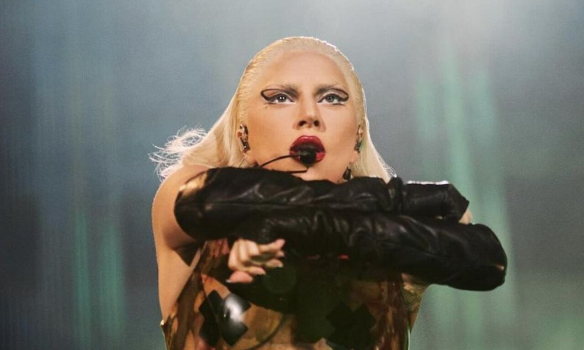 Lady Gaga causa polêmica ao revelar ter feito shows doente Lady Gaga causa polêmica ao revelar ter feito shows doente