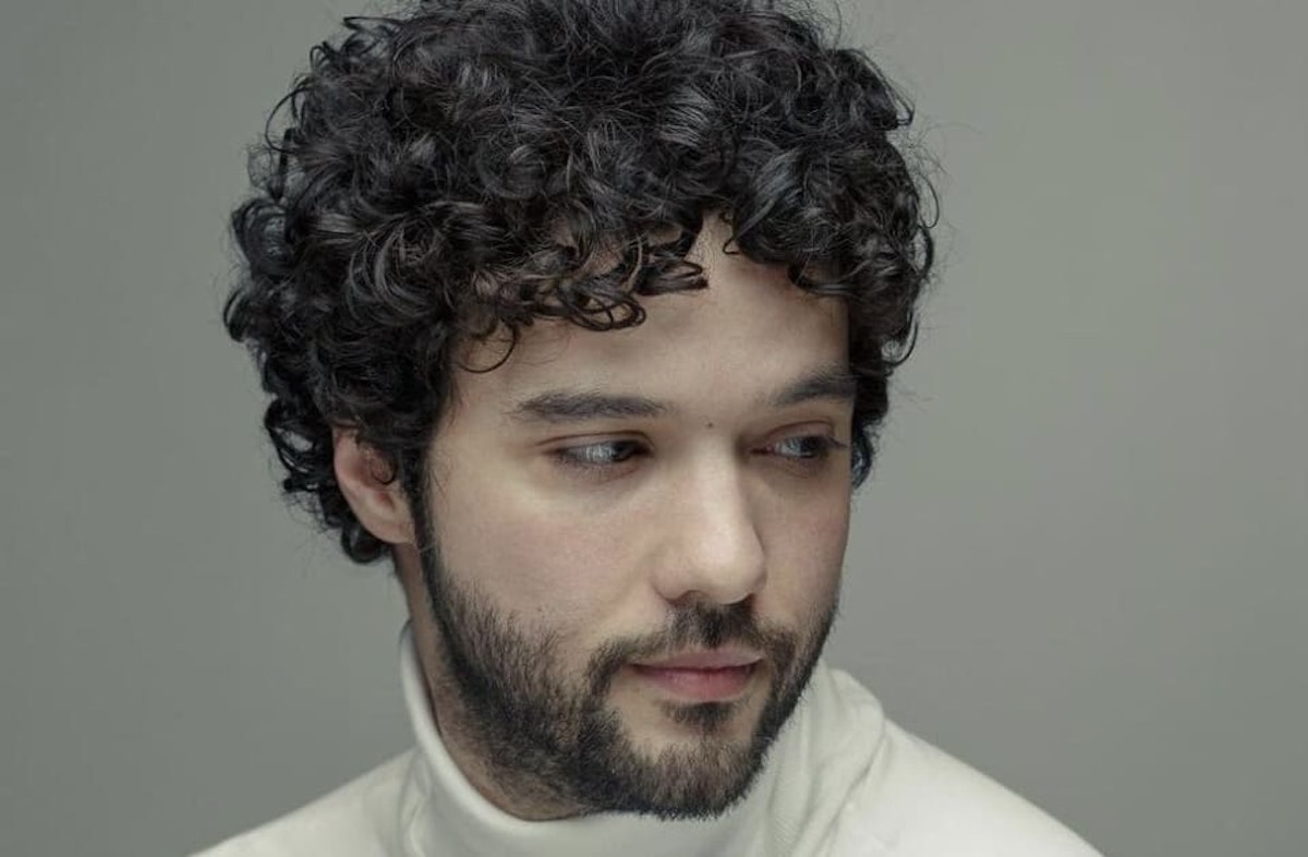 Davi Tápias estrela “Codinome Daniel” no teatro