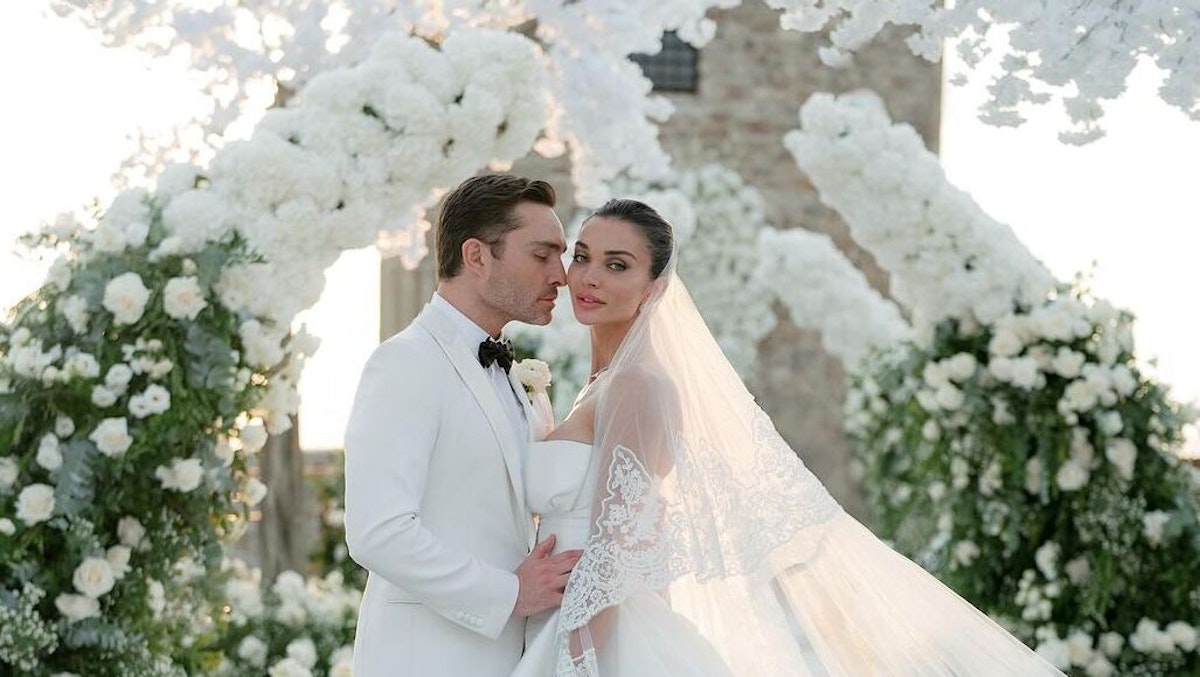 Astro de Gossip Girl, Ed Westwick se casa em cerimônia na Itália