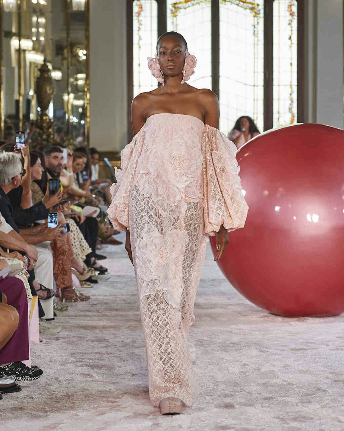 Paula Raia apresenta nova coleção em São Paulo