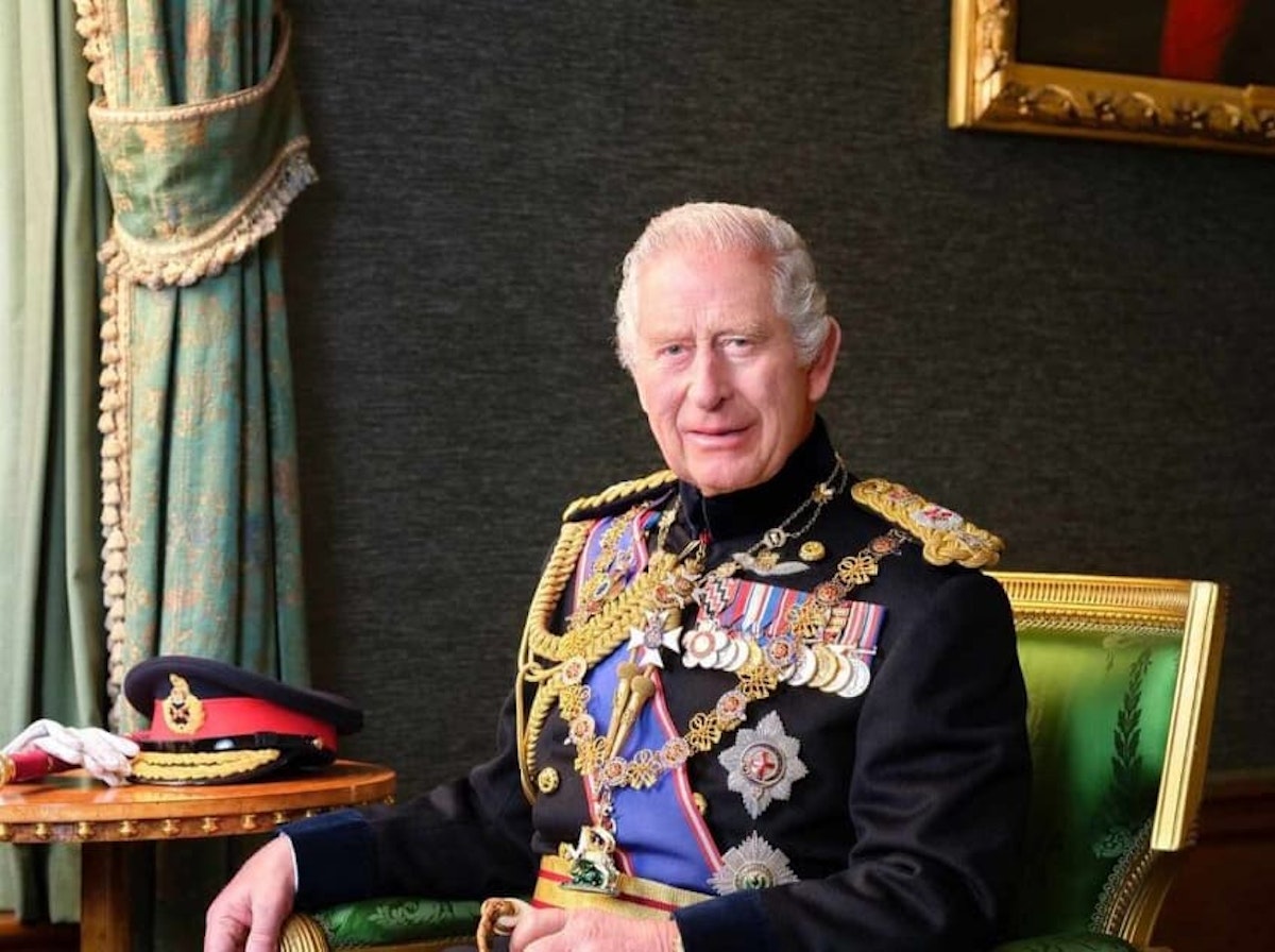 Rei Charles em nova foto para marcar o Dia das Forças Armadas