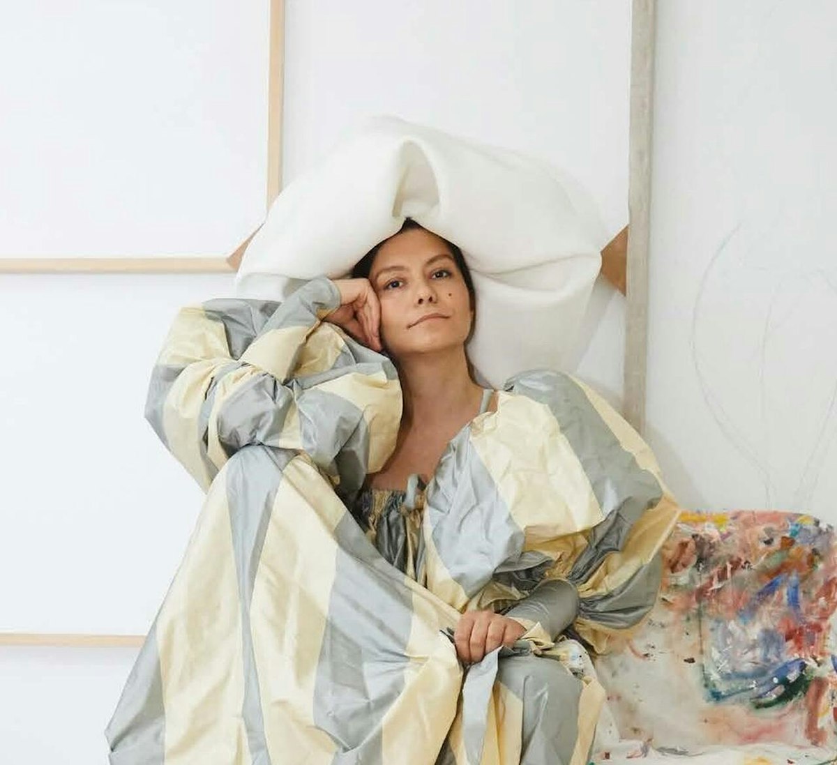 Maryam Keyhani e seu grande amor por chapéus grandes