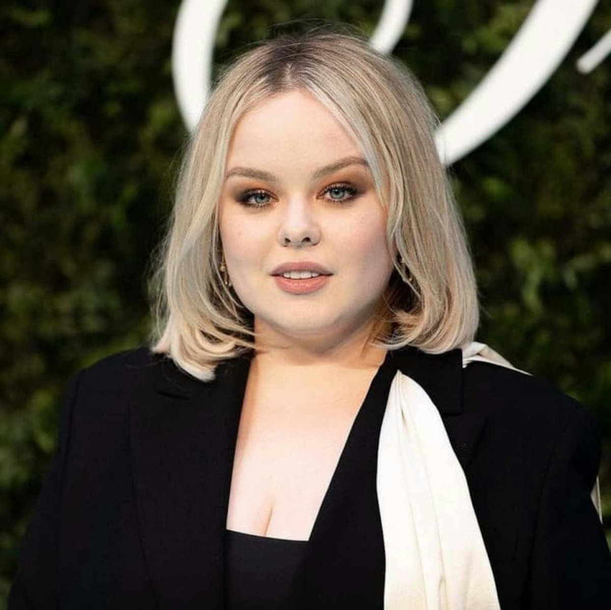 Nicola Coughlan, atriz de "Bridgerton", faz sucesso com seus looks