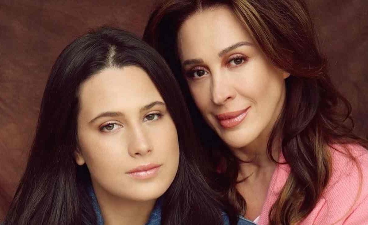 Sophia Raia defende a mãe após polêmica com brinquedo sexual