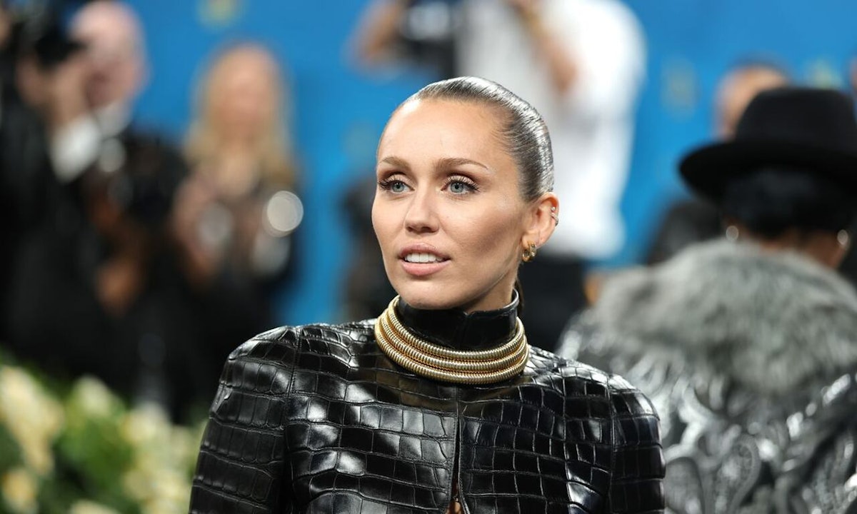 Miley Cyrus detalha condição que pode afastá-la dos palcos