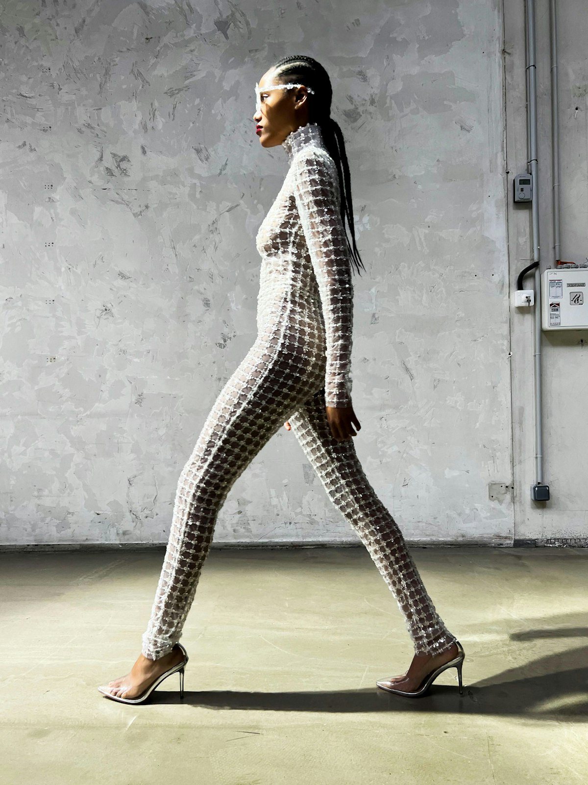 IRENE LUFT - SS23 SHADOW ON THE BACK OF THE DISPLAY