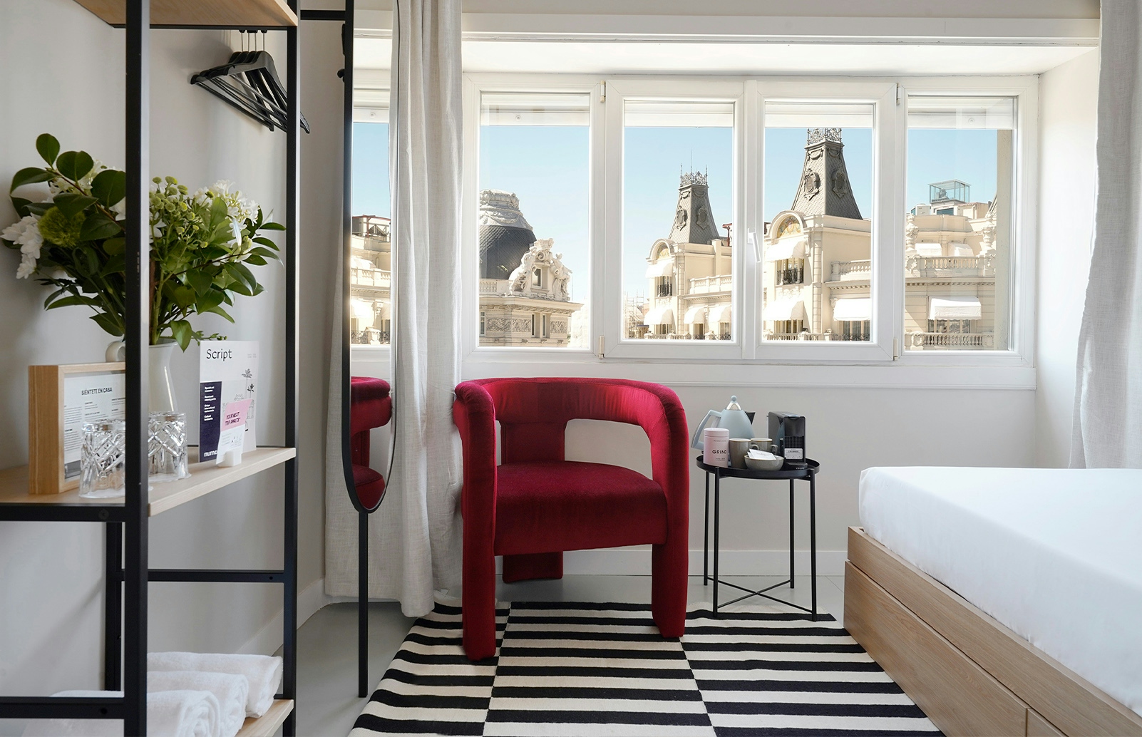 Script - Modern rooms in the city centre of Madrid
