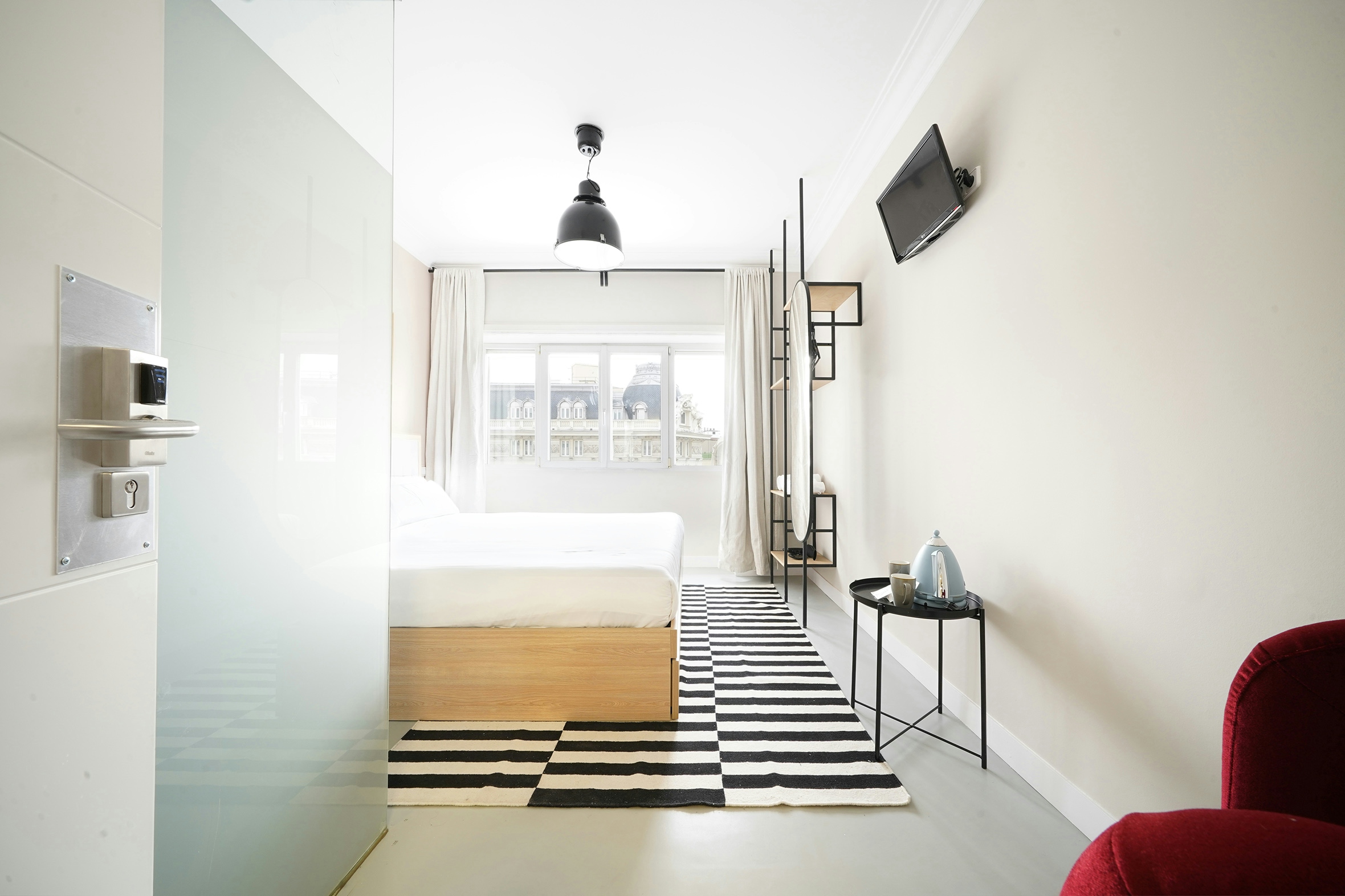 Script - Modern rooms in the city centre of Madrid