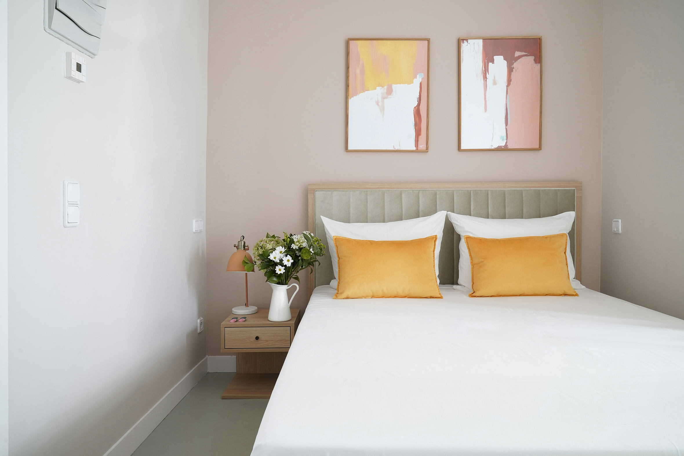 Script - Modern rooms in the city centre of Madrid