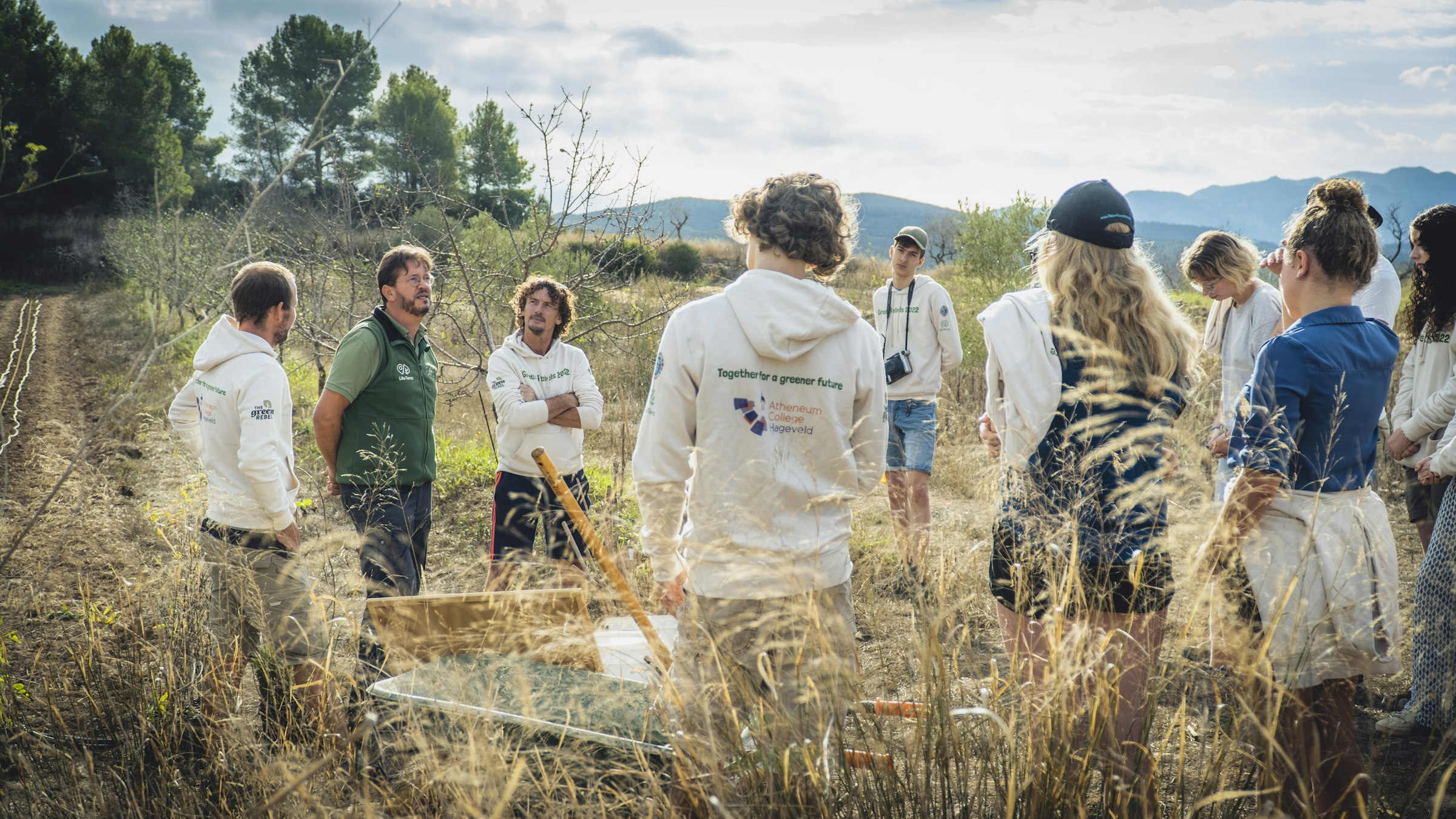 Planting with the Green Rebel farm and Hageveld College