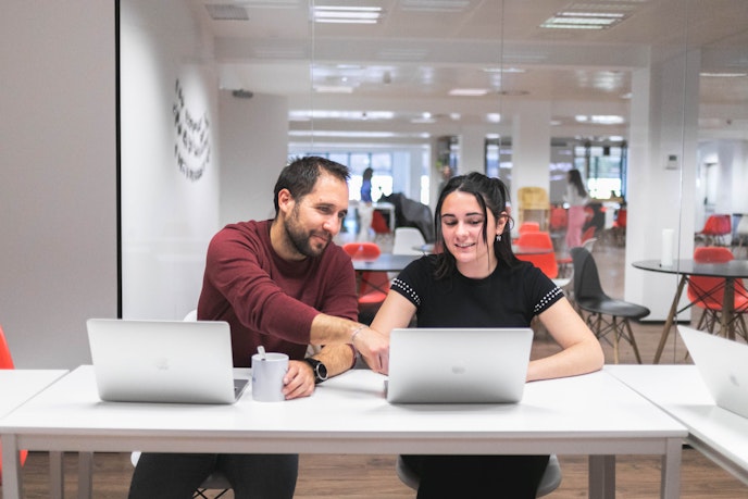 ¿Qué es un becario?, todo lo que necesitas saber