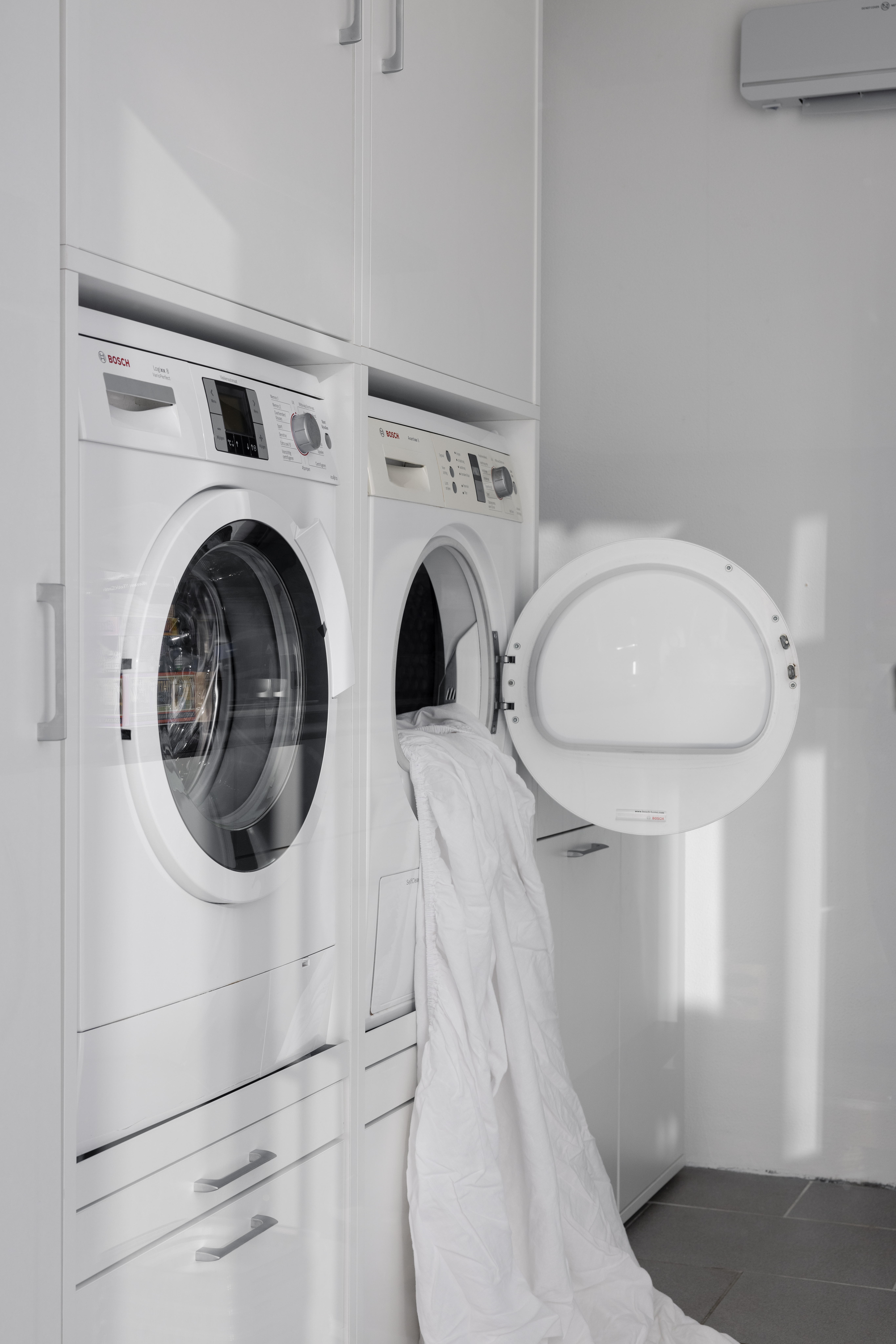 5 Benefits Of Having A Washing Machine & Dryer Built-In Cabinet | Washtower