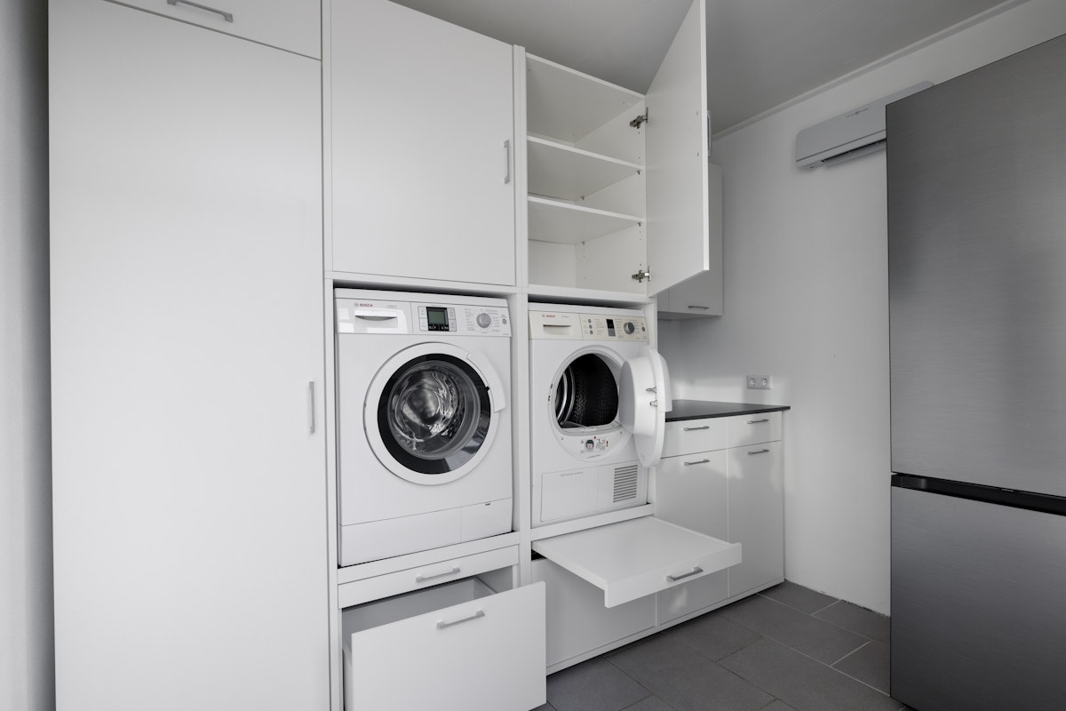 The Benefits Of A Washing Machine Cabinet | Washtower