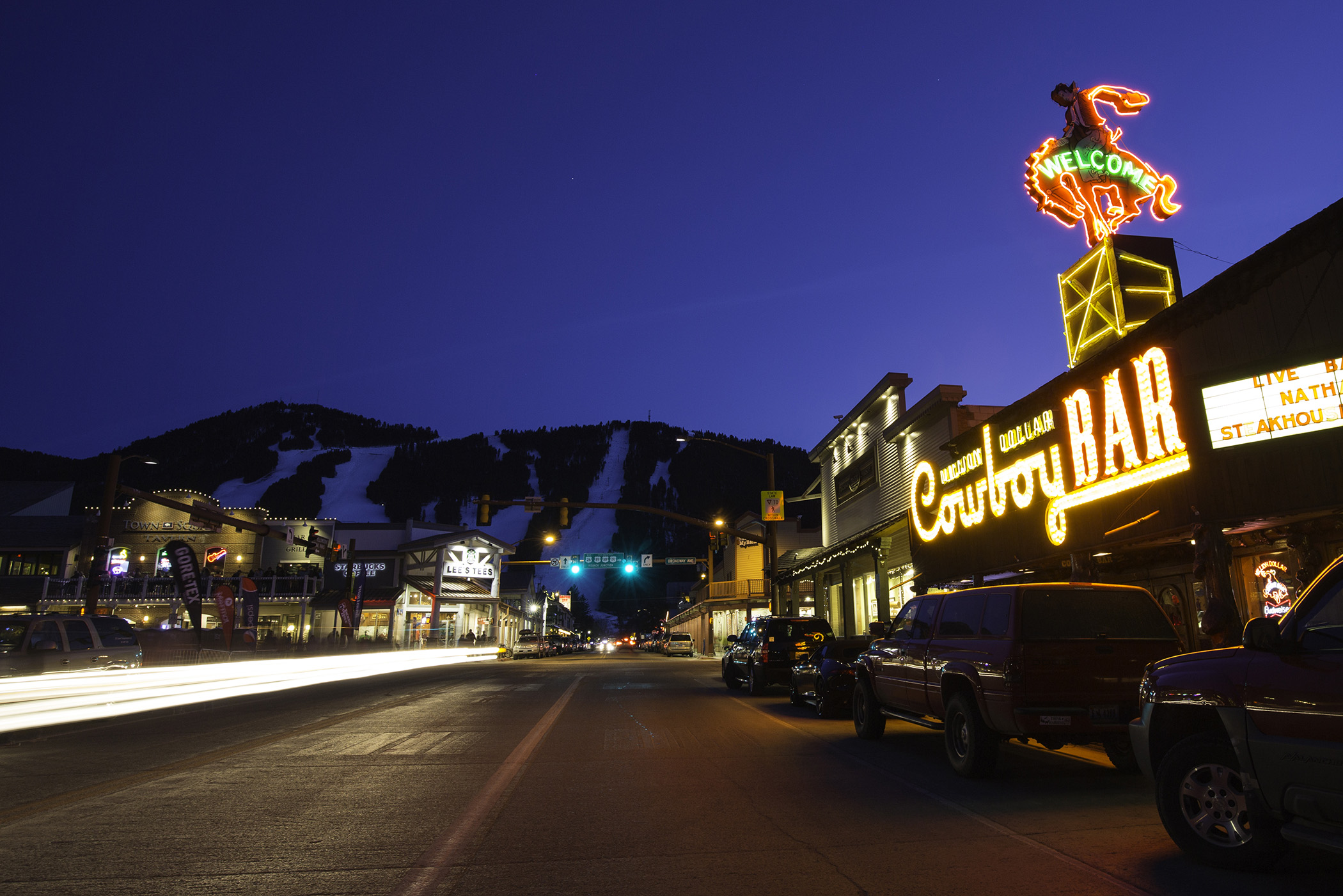 Explore The Jackson Nightlife - Jackson Hole Mountain Resort