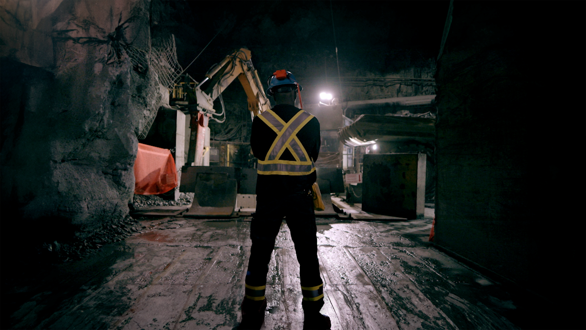 Breaking Gold Ore Down | Gold: A Journey With Idris Elba
