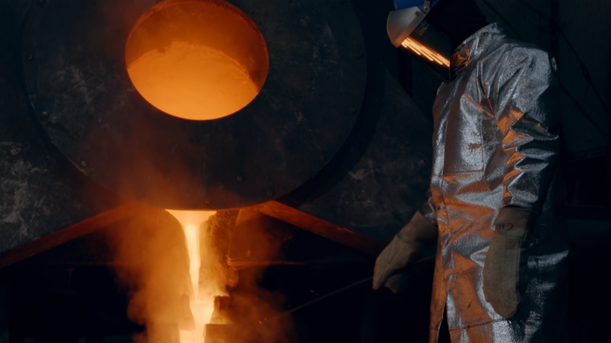 See A Gold Furnace Tilt | Gold: A Journey With Idris Elba