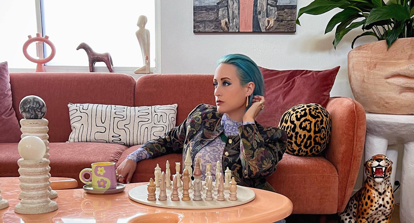 Retro wiggle stripe pattern wallpaper | Bobbi Beck