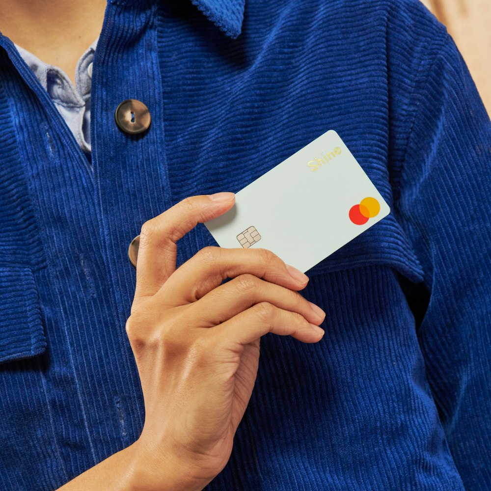 Comment donner accès à une carte pro à ses équipes ? | Shine