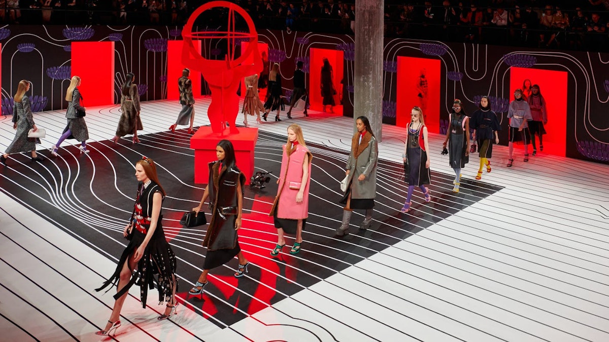 Prada Fall 2020: Mini Bags And Fringe Make For One Powerful Woman | L ...