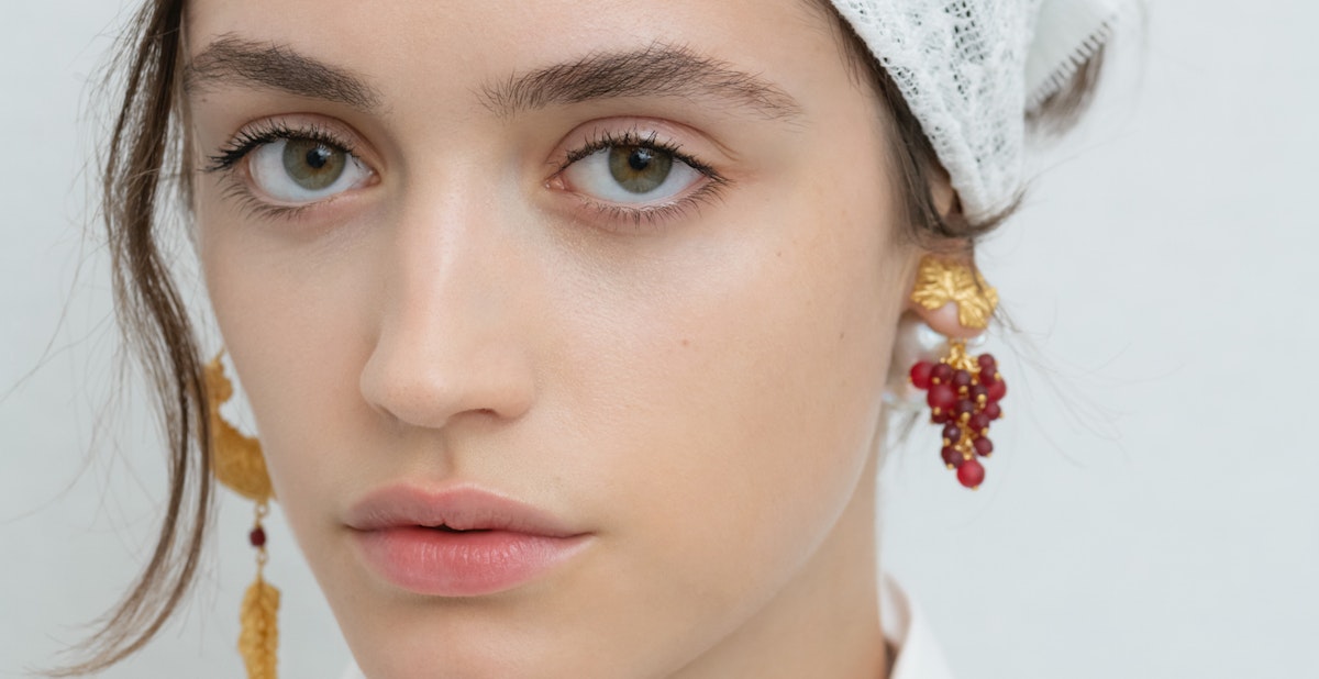 How to Achieve Barely-There, Luminous Makeup, According to Dior | L ...