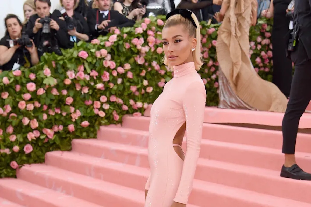 Why Do We Keep Returning to the '90s Whale Tail Trend?