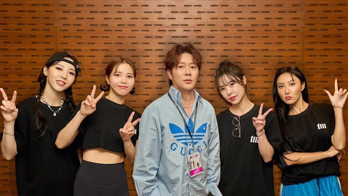 CEO of Evergreen Group Holdings David Yong meets MAMAMOO in Singapore