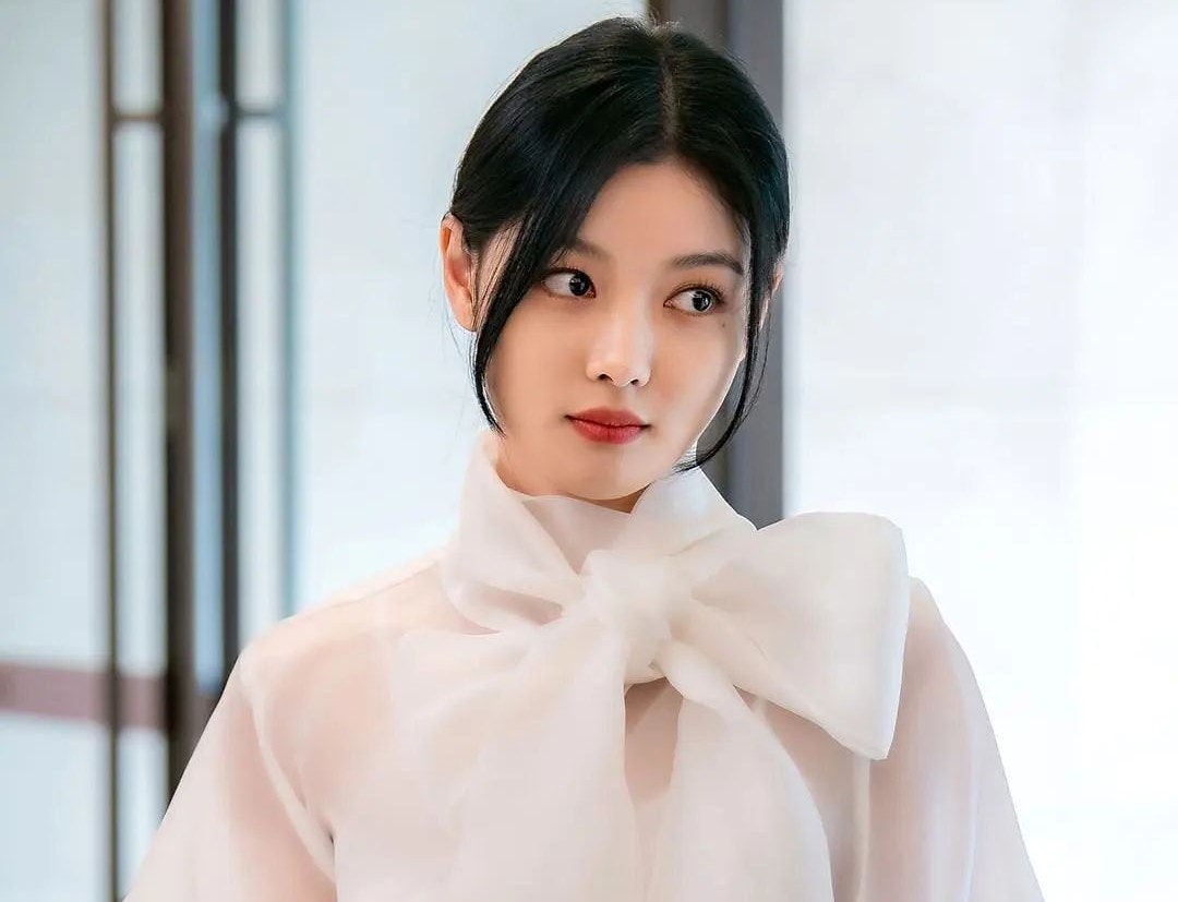 Kim Yoo Jungs Signature Fashion Ensembles As Do Do Hee In My Demon
