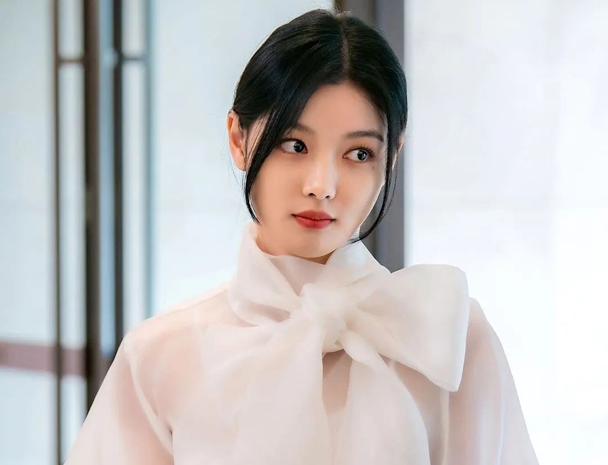 Kim Yoo Jungs Signature Fashion Ensembles As Do Do Hee In My Demon