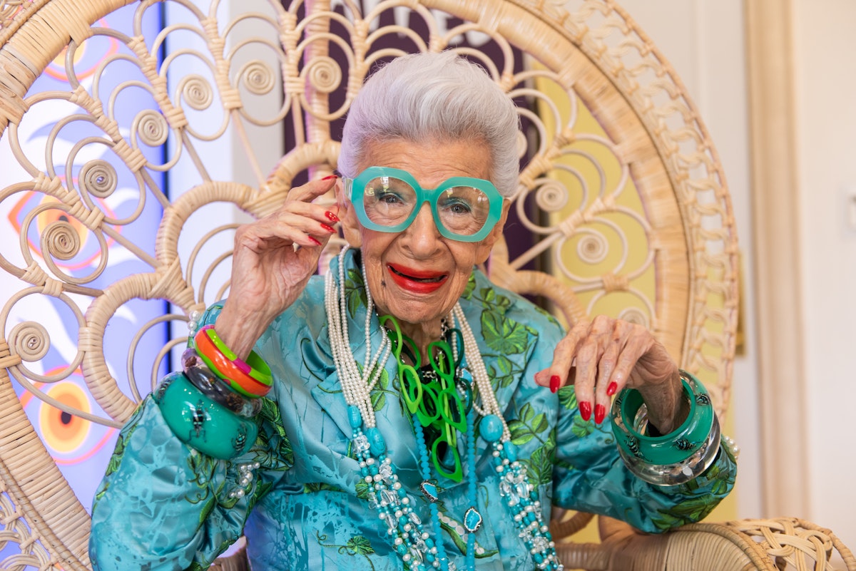 Iris Apfel, Celebrated Fashion Icon, Dies at 102