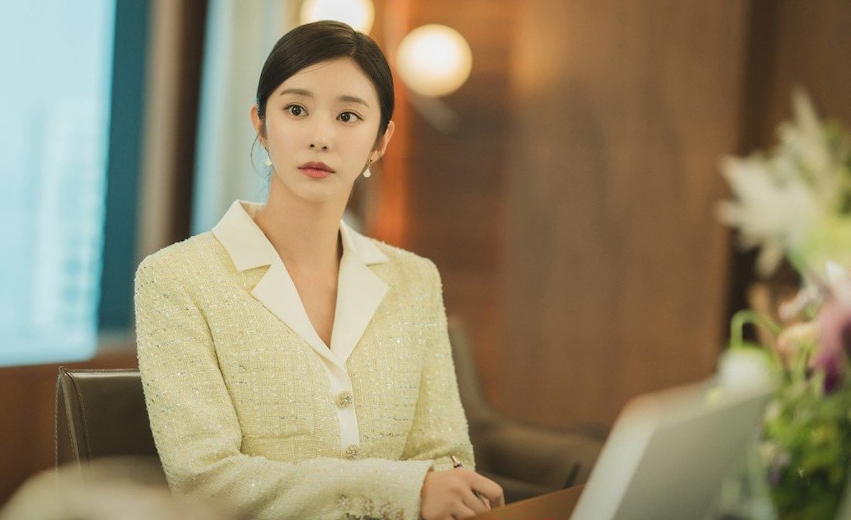 Best Fine Jewellery Moments From The Supporting Actresses in 'Queen of ...