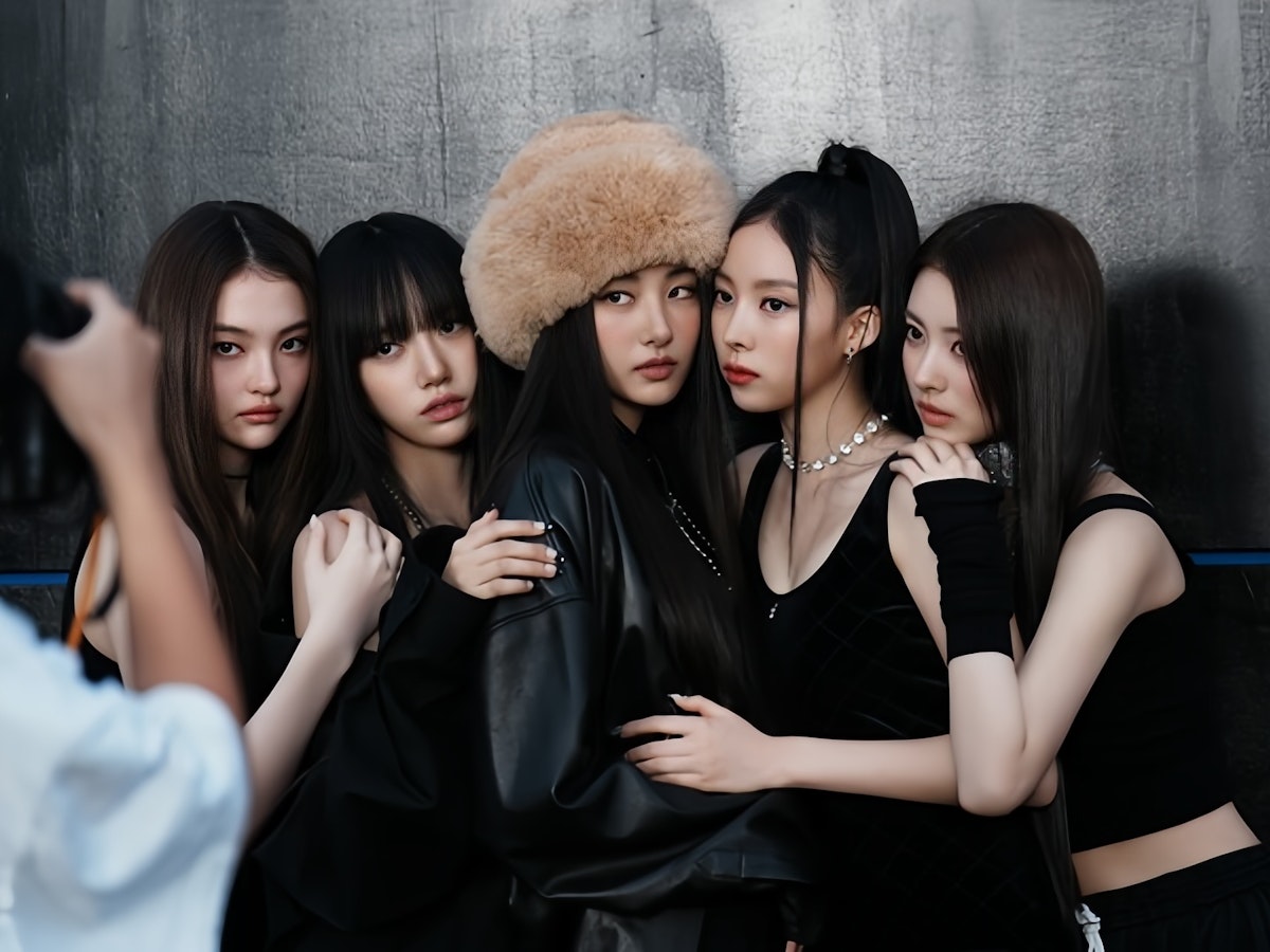 A Look At New K Pop It Girl K Pop Group Meovvs Fashion Style