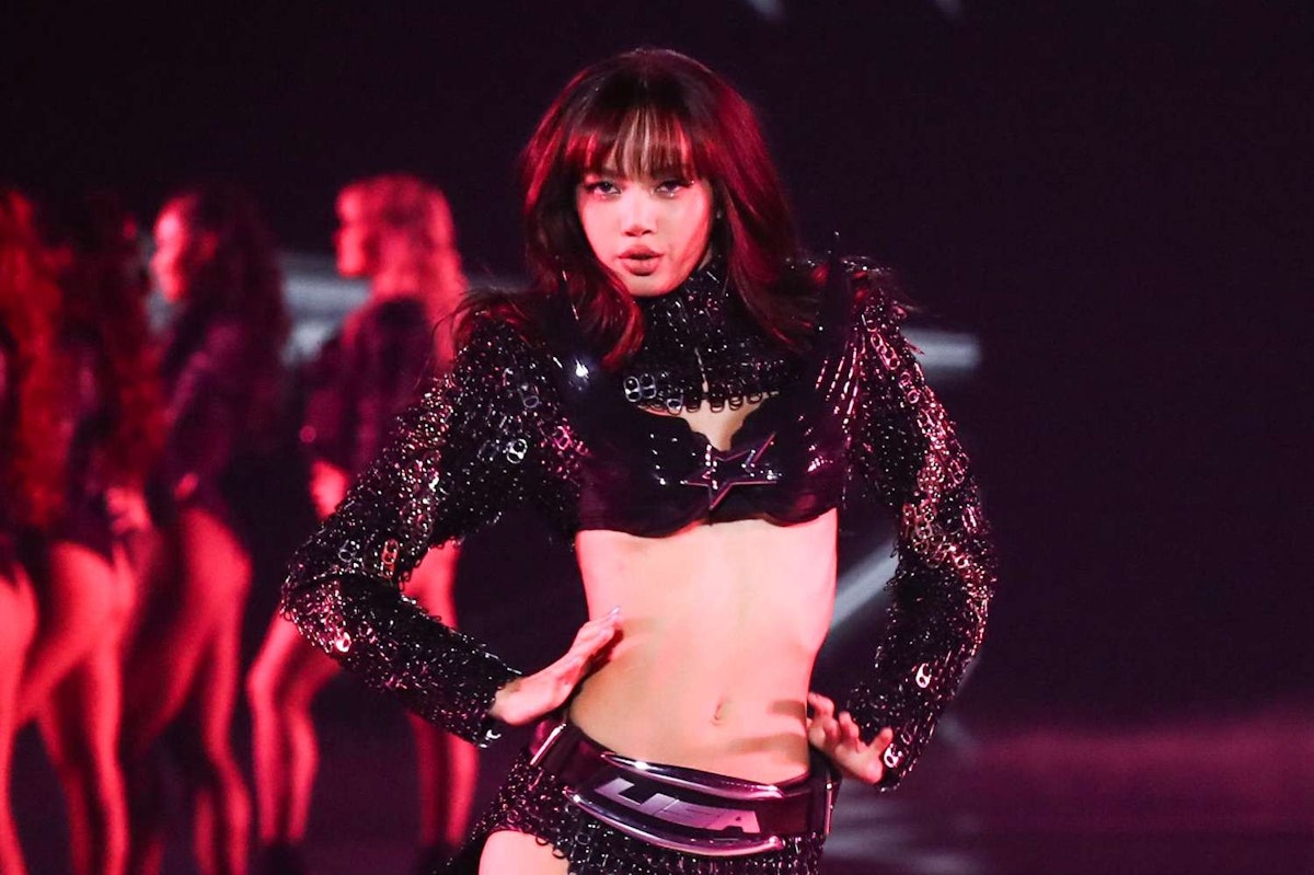 Blackpinks Lisa Opens Victorias Secret 2024 First Fashion Show Since
