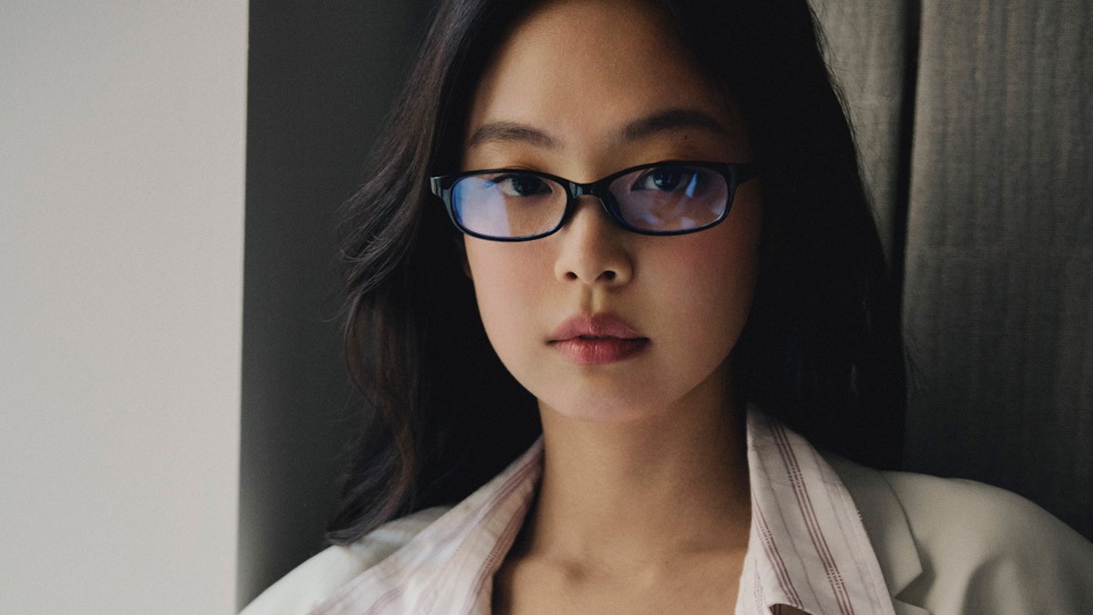 Veronica Leoni Redefines Sensual Minimalism at Calvin Klein's Fall ...