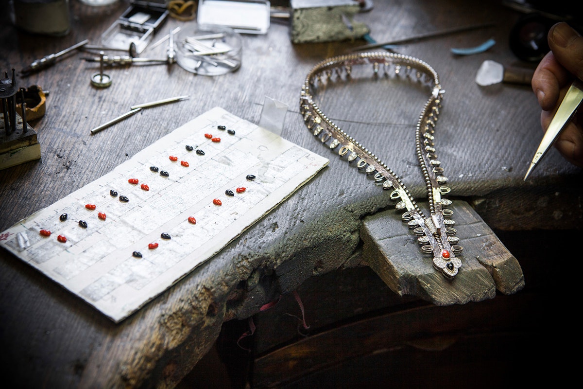Back To The Future: The iconic Van Cleef & Arpels Zip necklace