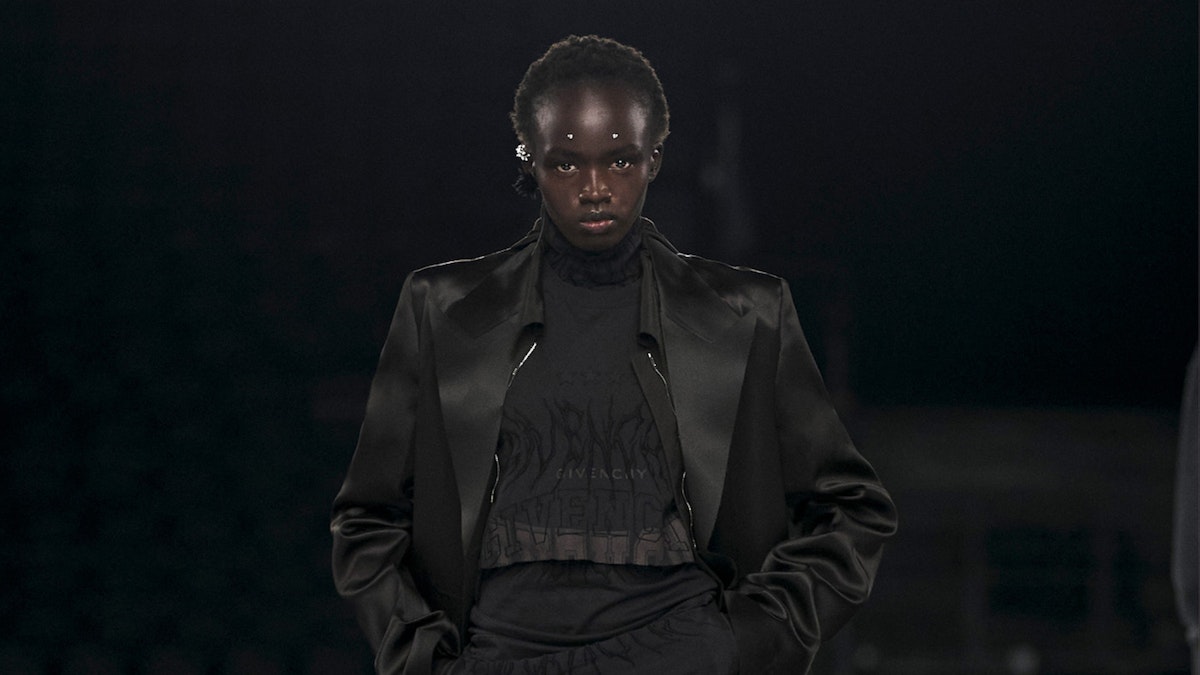 The perfect blend of luxurious streetwear at Givenchy Fall/Winter 2022 ...