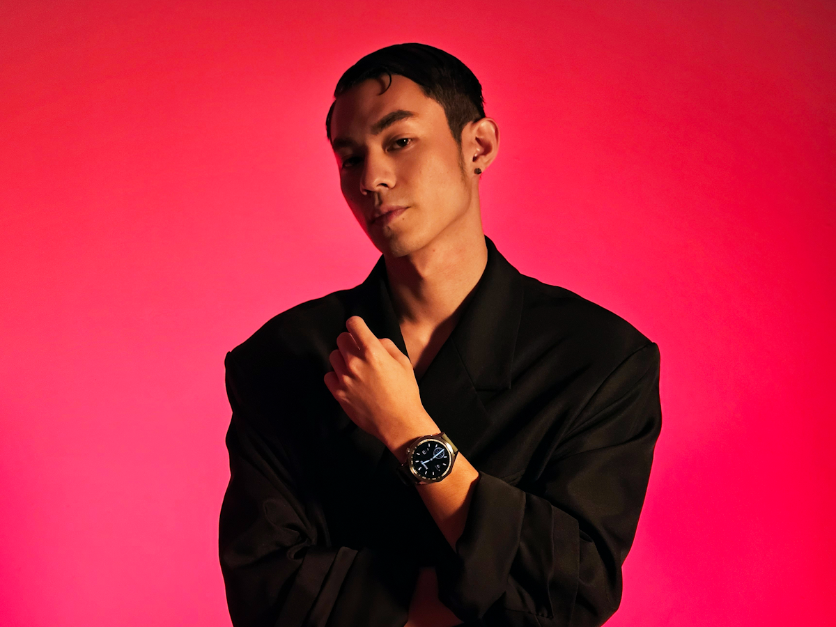 Meet the stylish and ultra-functional HUAWEI WATCH GT4, featuring Zhen Ning