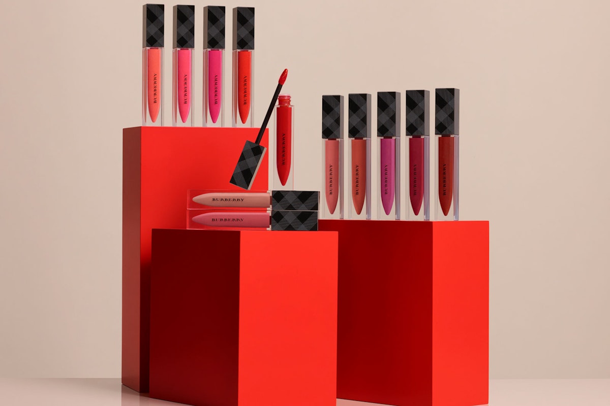 Burberry’den yaza özel ruj koleksiyonu