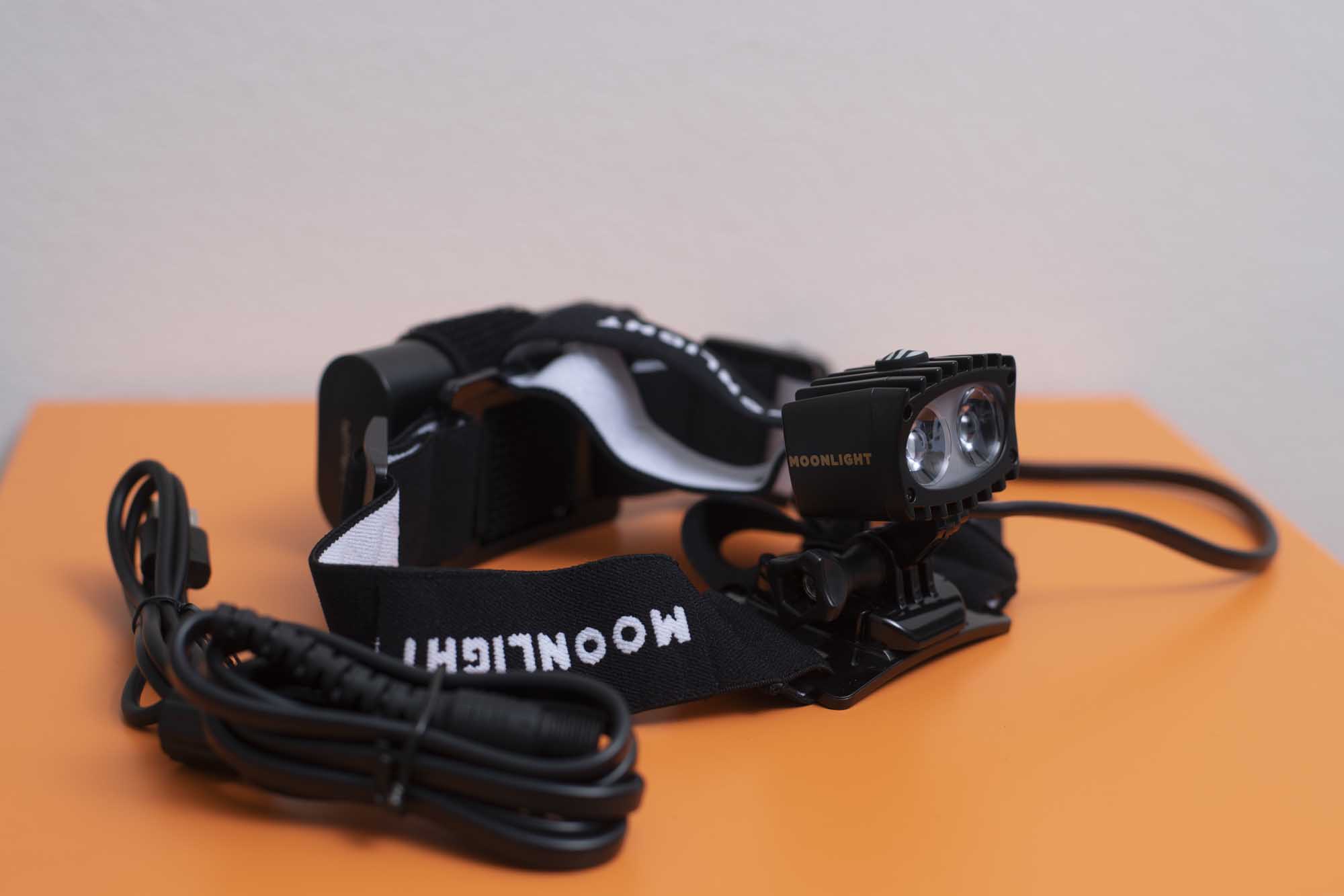 Test av Moonlight Bright As Day 2000 hodelykt og sykkellykt ...