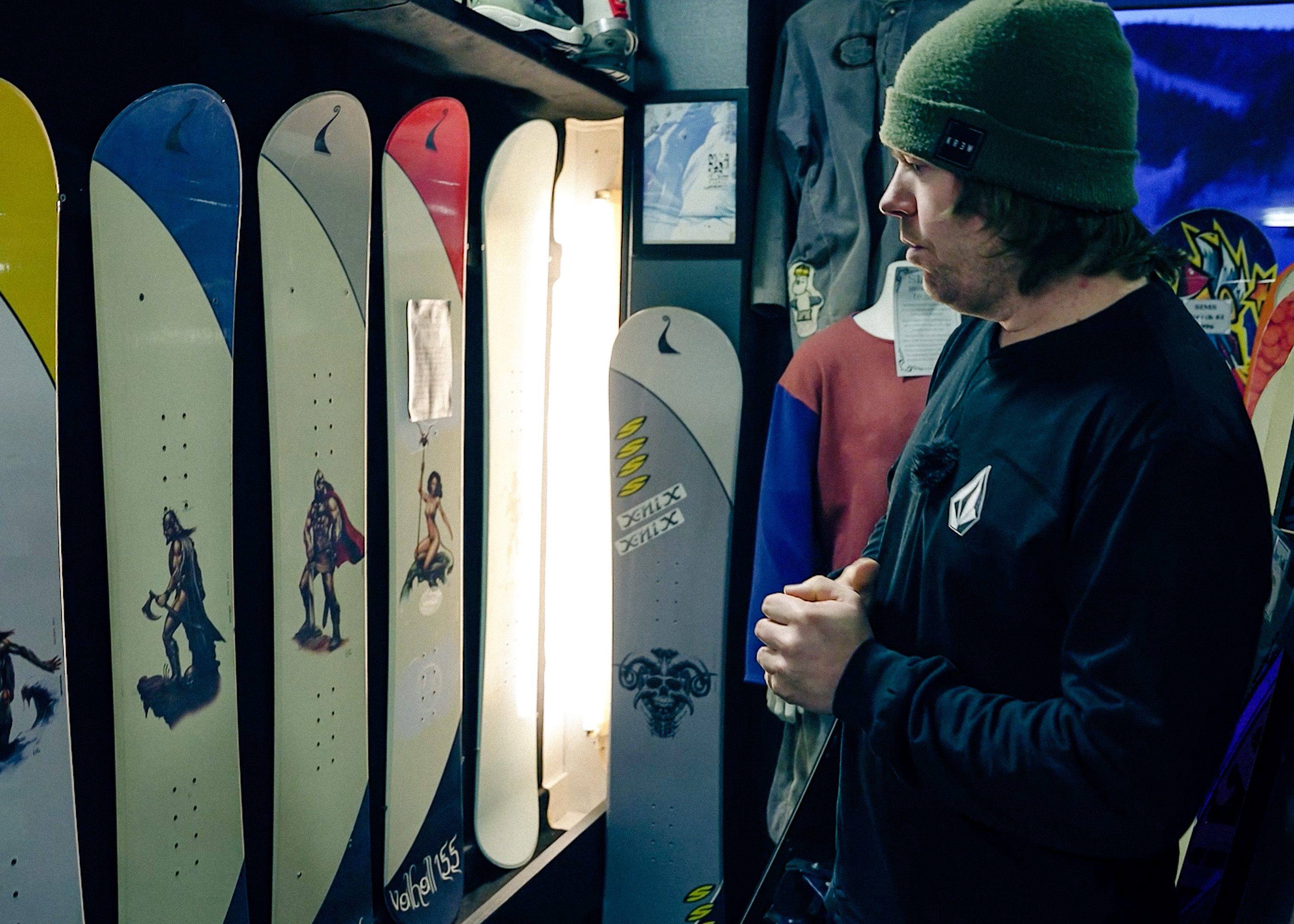 Omvisning i Norges eneste snowboardmuseum | FRIFLYT.NO