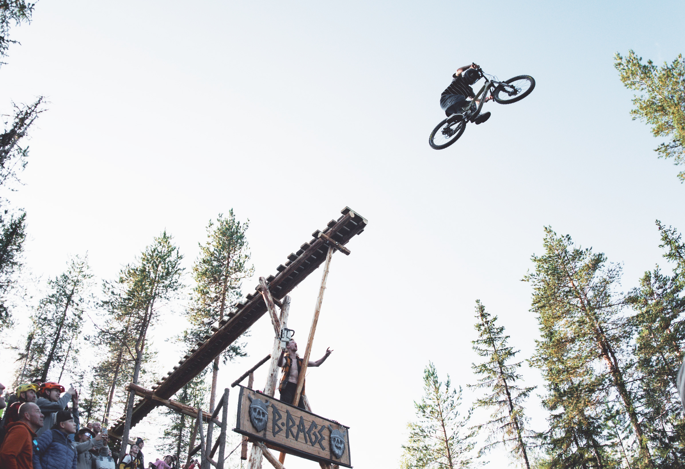 Ty Diserud Steen dropper 10 meter i B-rage sessions | TERRENGSYKKEL.NO