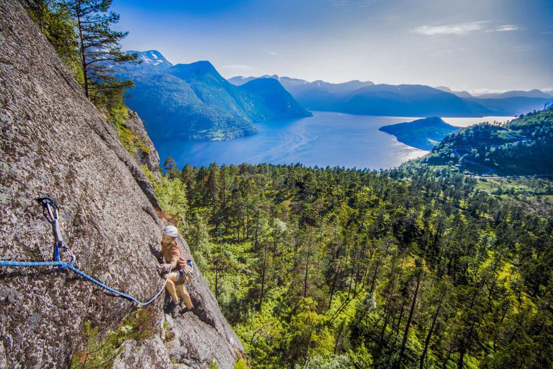 Vårklatring i Norge: Våryre klatrere på Sunnmøre | NORSK-KLATRING.NO